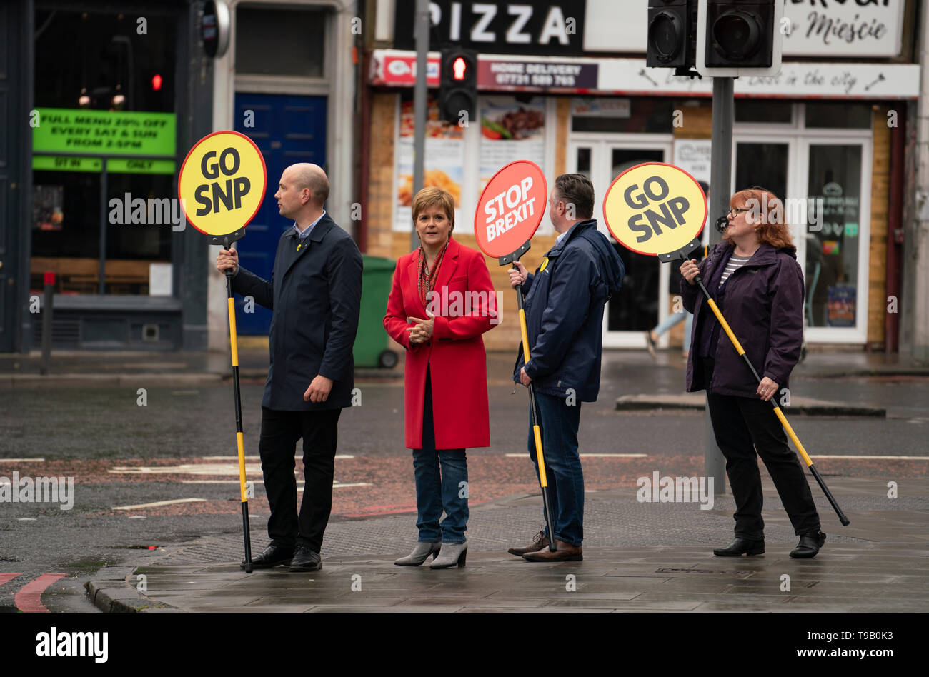 Stop go signs hi-res stock photography and images - Alamy