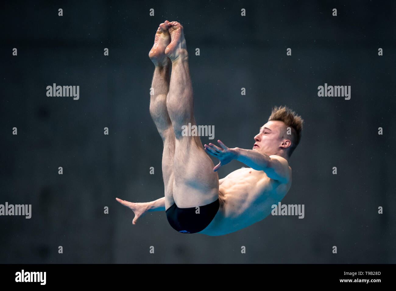 London, UK. 18th May, 2019. Jack Laugher of Great Britain competes in ...