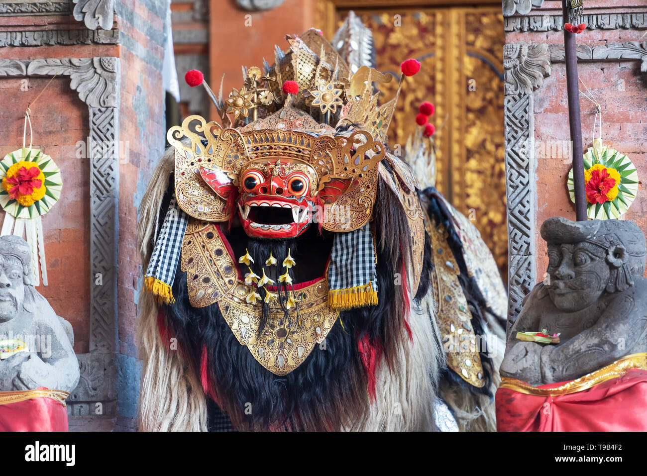 Barong dance performance, Balinese traditional dancing Stock Photo - Alamy