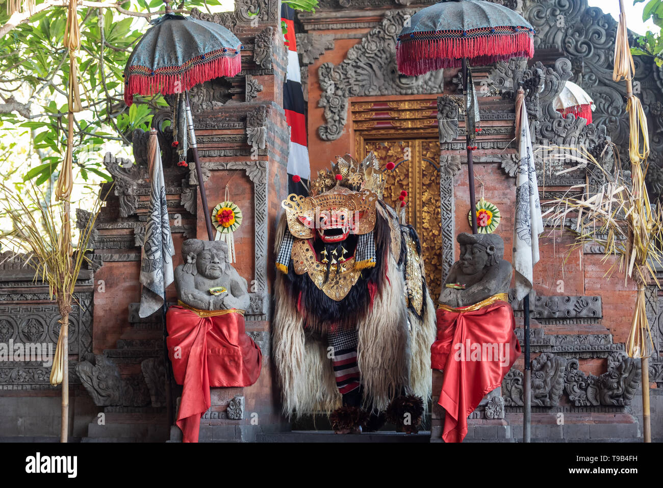 Barong dance performance, Balinese traditional dancing Stock Photo - Alamy