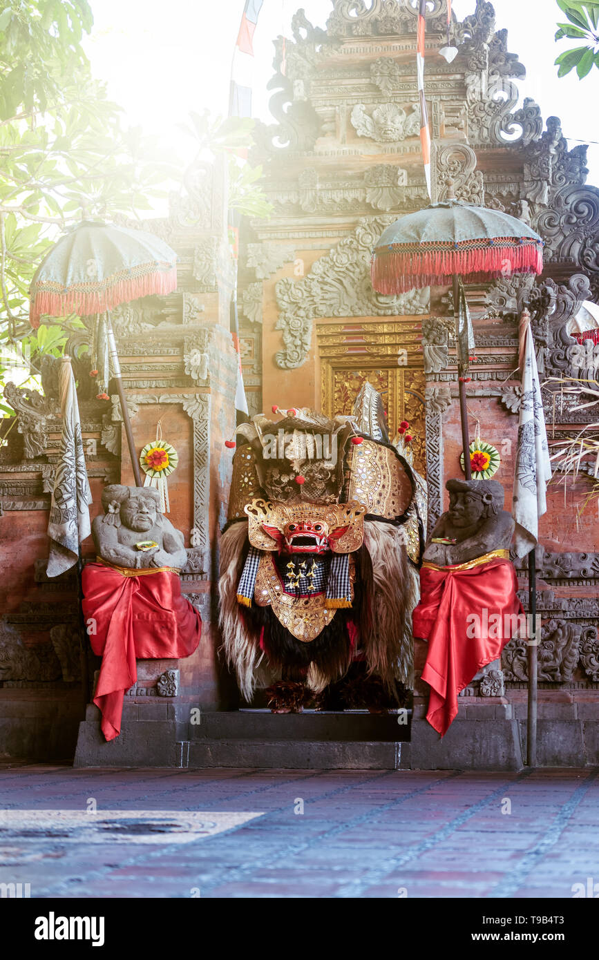 Barong dance performance, Balinese traditional dancing Stock Photo - Alamy