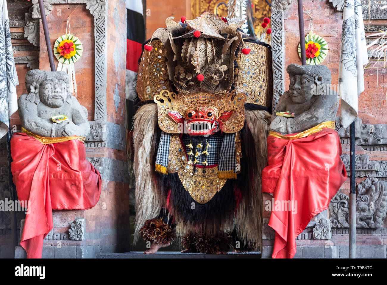 Barong dance performance, Balinese traditional dancing Stock Photo - Alamy