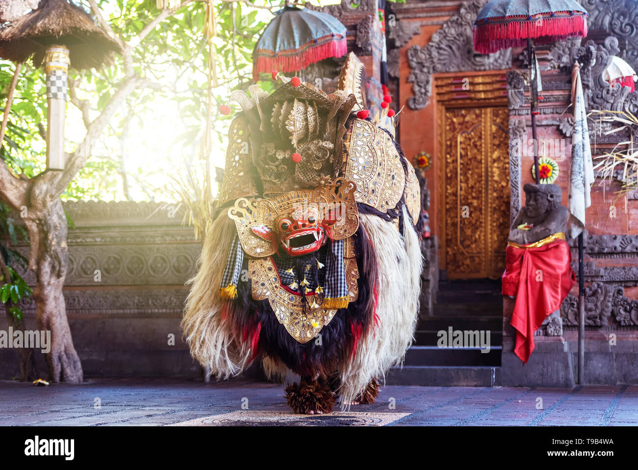 Barong dance performance, Balinese traditional dancing Stock Photo - Alamy