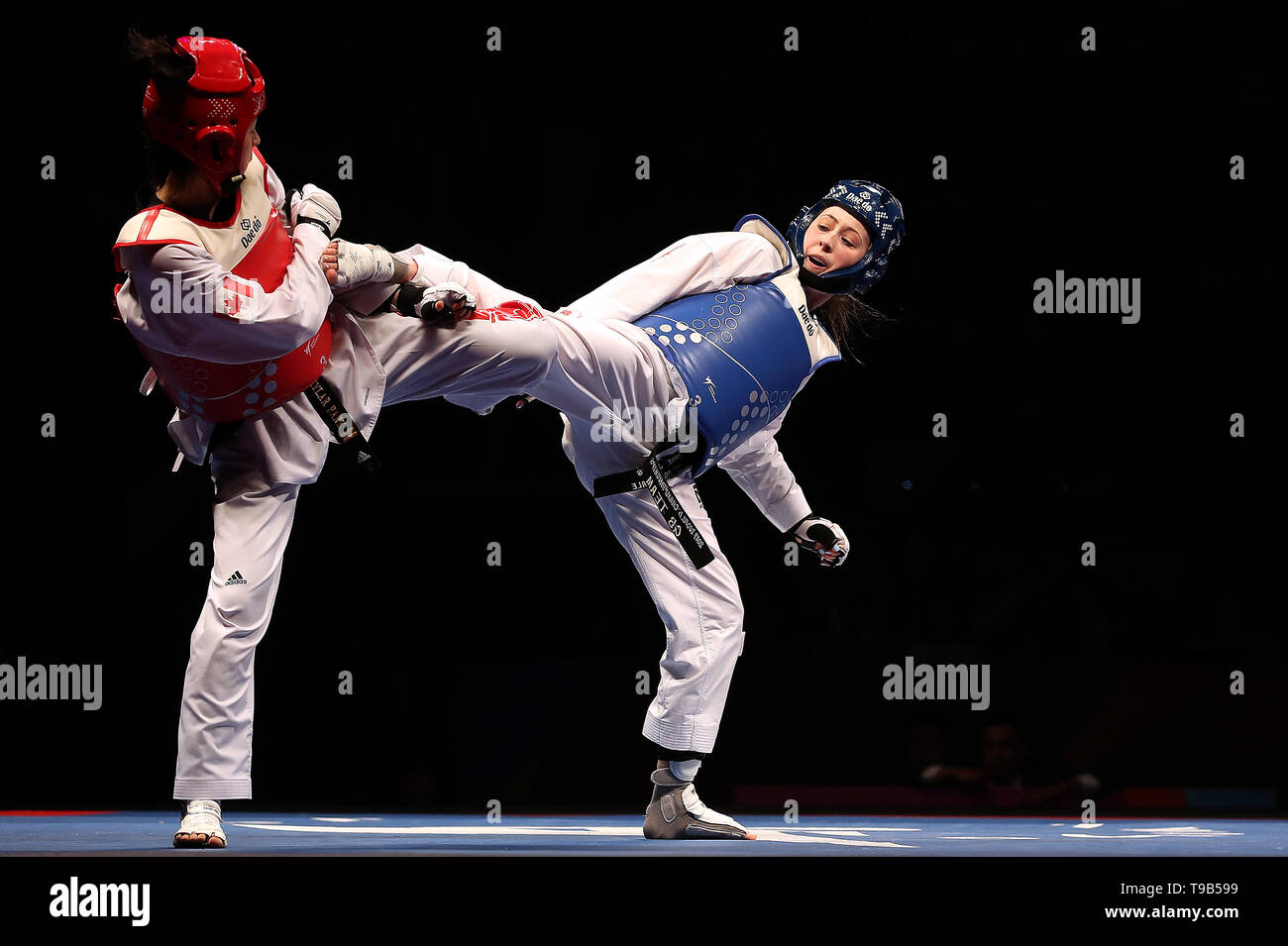 Great Britain's Jade Jones (right) on her way to winning her semi final ...