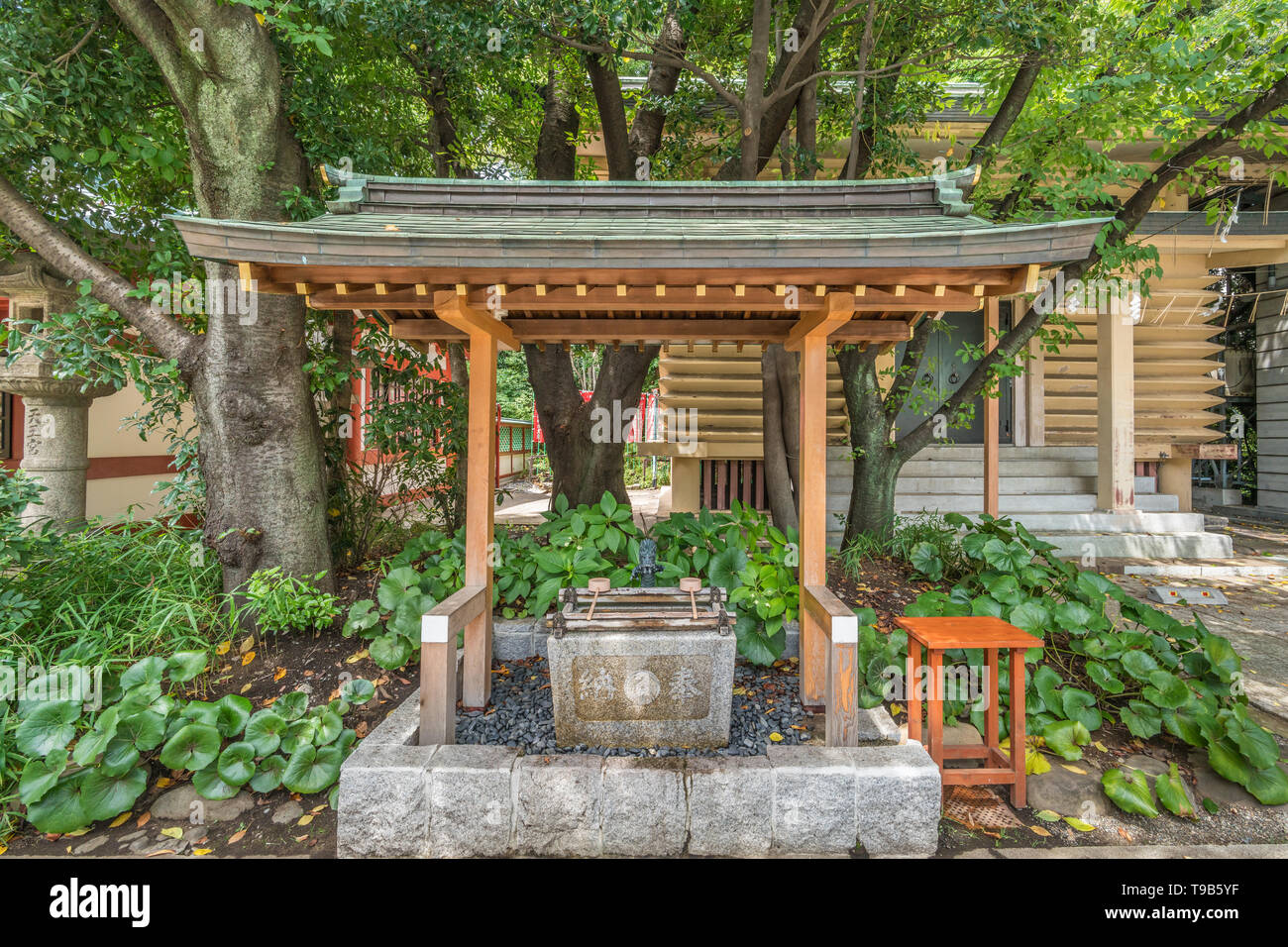 Tokyo - August 14, 2018 : Chozuya or Temizuya (Water Ablution Pavilion ...