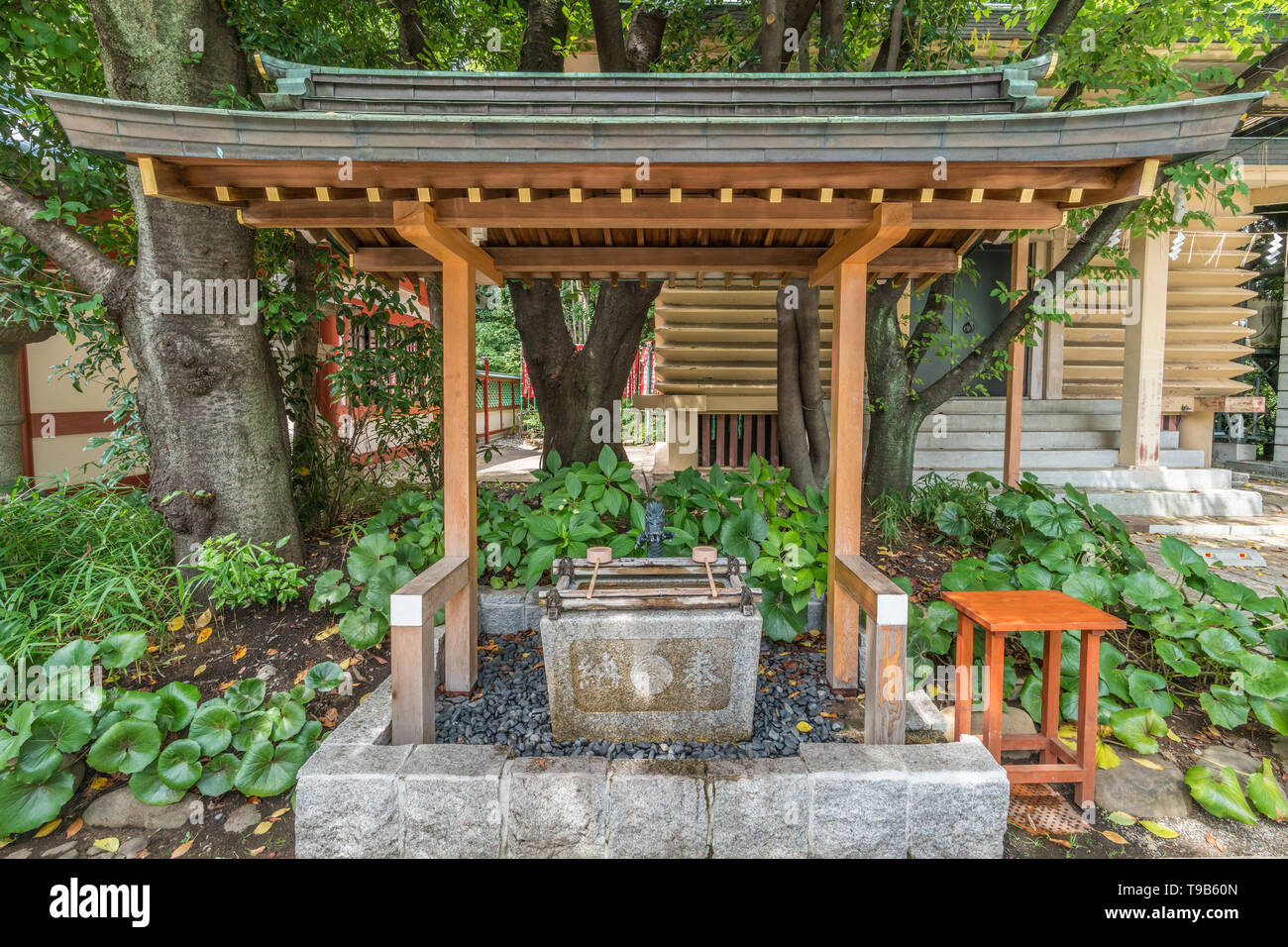 Tokyo - August 14, 2018 : Chozuya or Temizuya (Water Ablution Pavilion ...