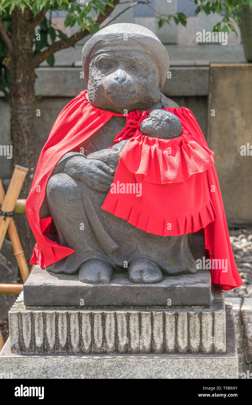 Japan temple shinto monkey hi-res stock photography and images - Alamy