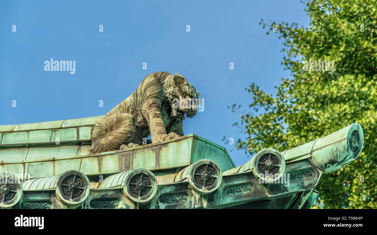 Onigawara 鬼瓦 Ogre goblin tile gargoyle style roof ornament at Taiseidan ...