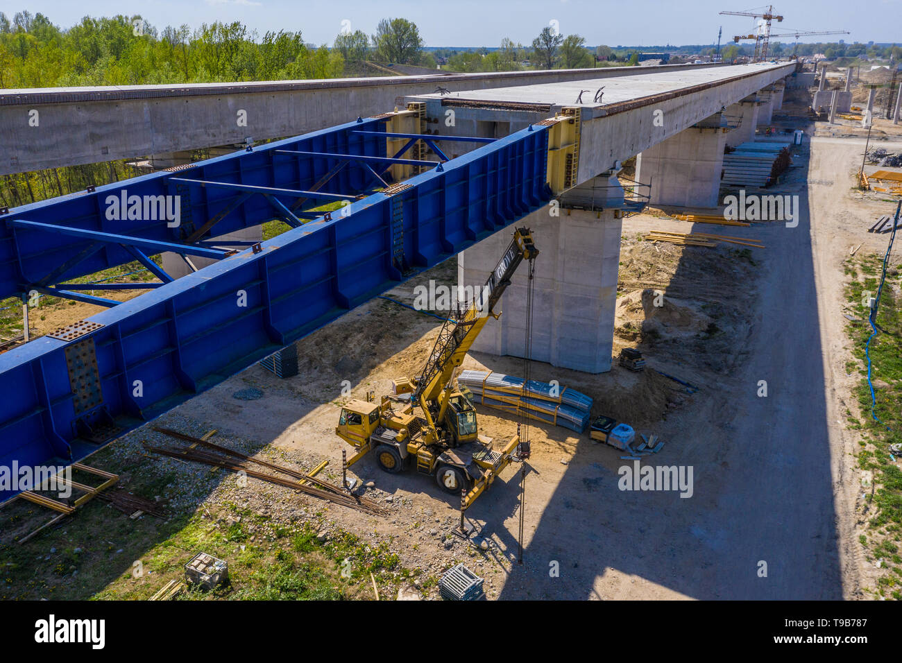 Construction site railroad overpass hi-res stock photography and images ...