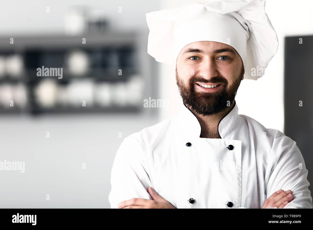 Male chef in restaurant kitchen Stock Photo - Alamy