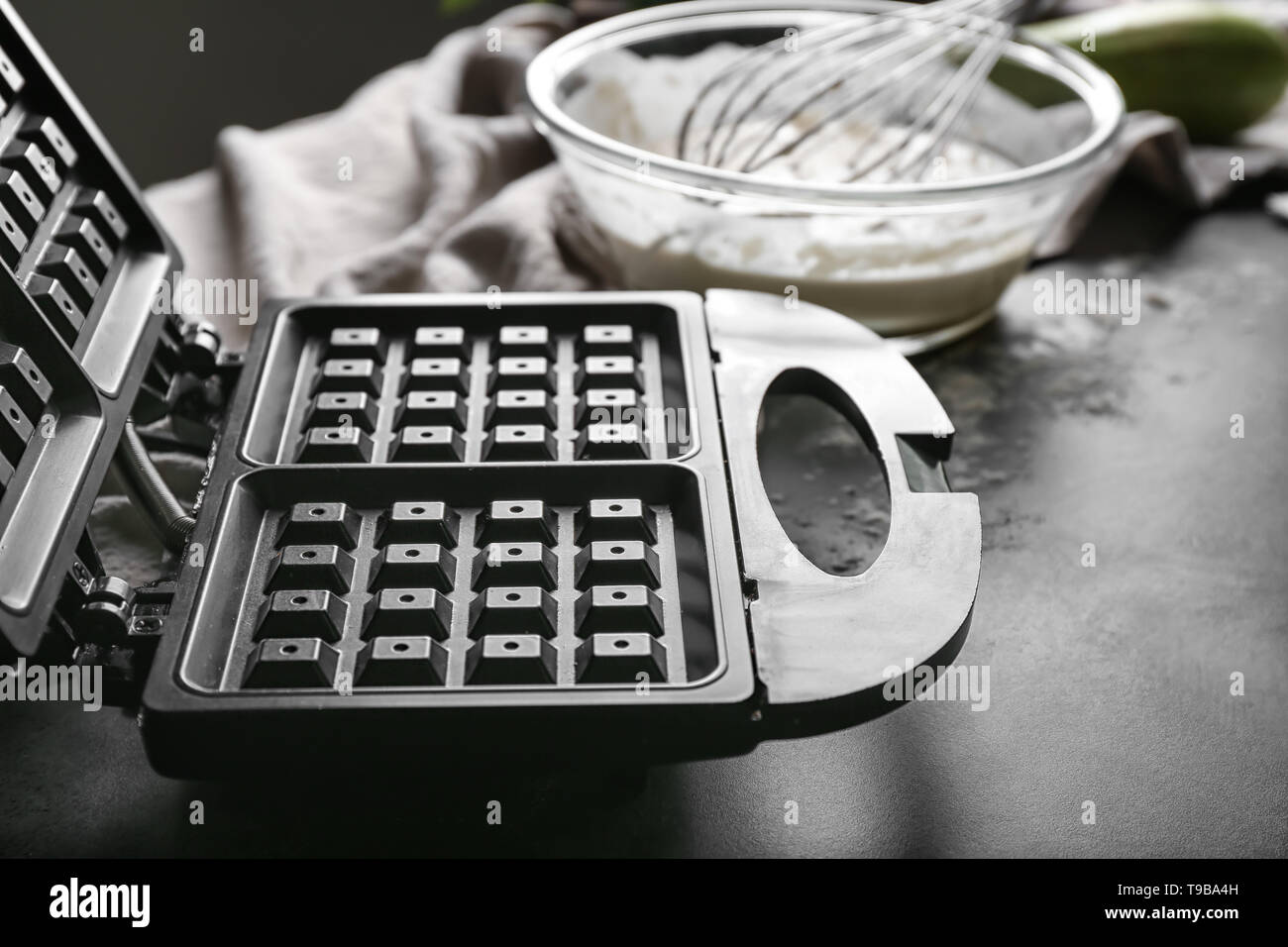 The waffle maker hi-res stock photography and images - Alamy
