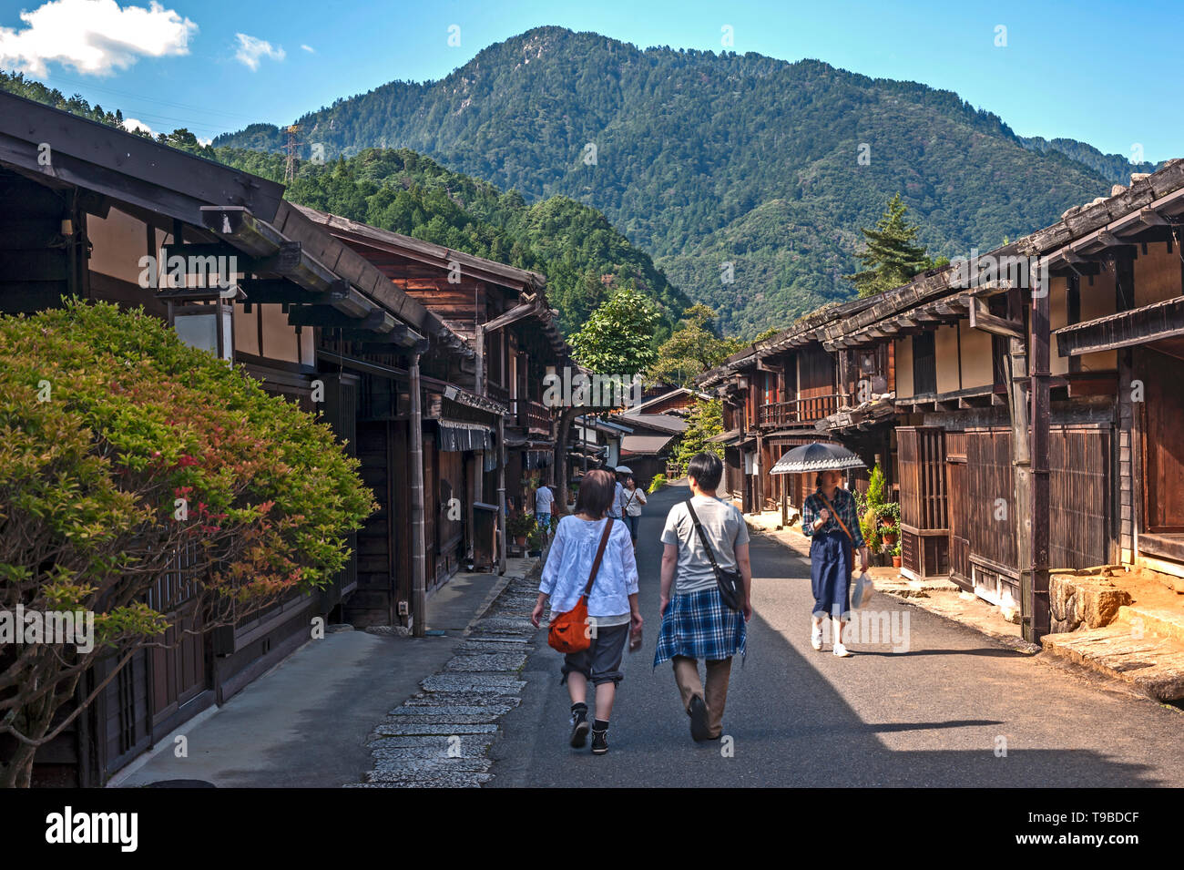 Tourists and visitors walking through Magome-juku village, Nakatsugawa ...