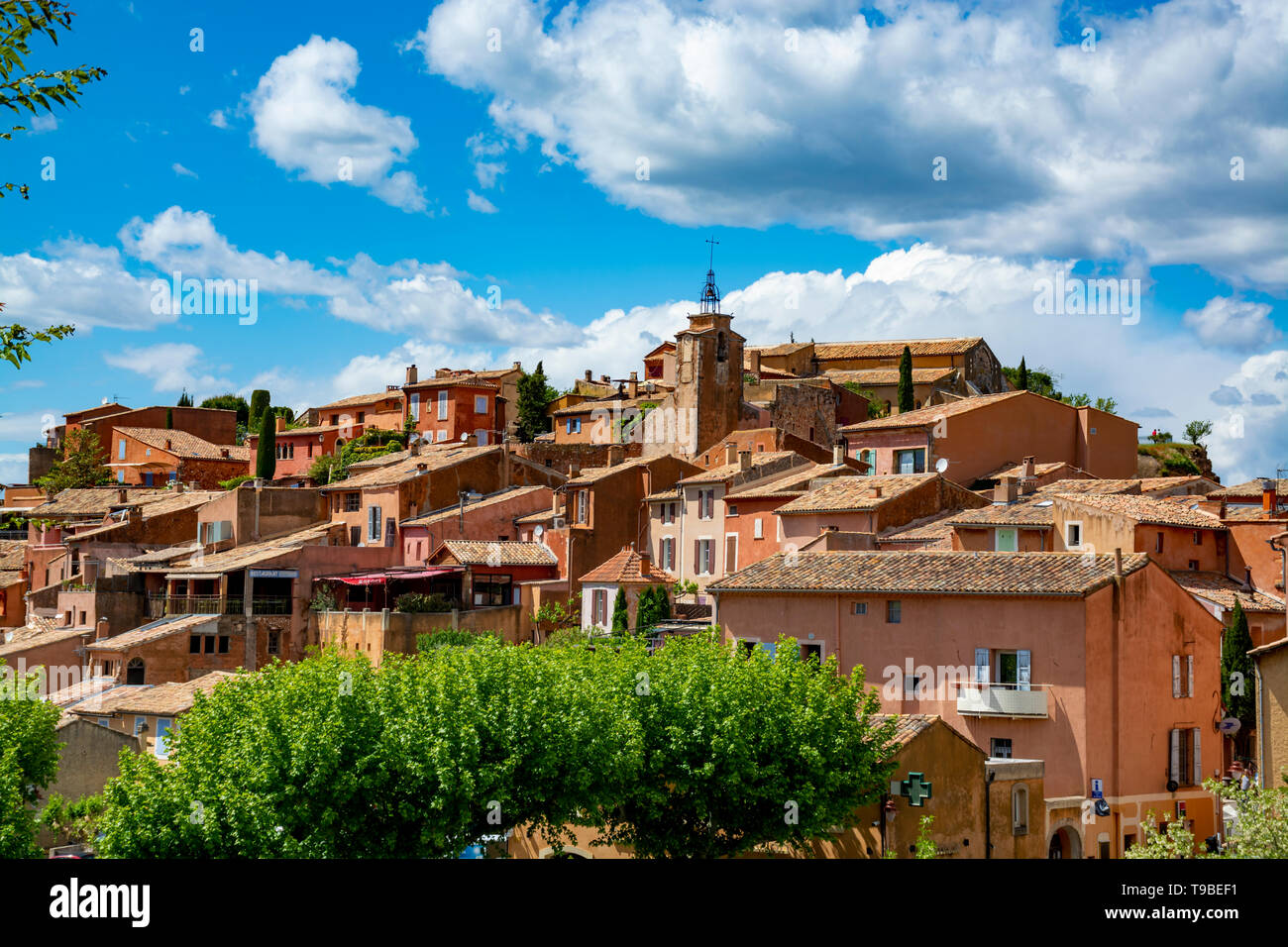View on Roussillon, small Provensal town with large ochre deposits ...