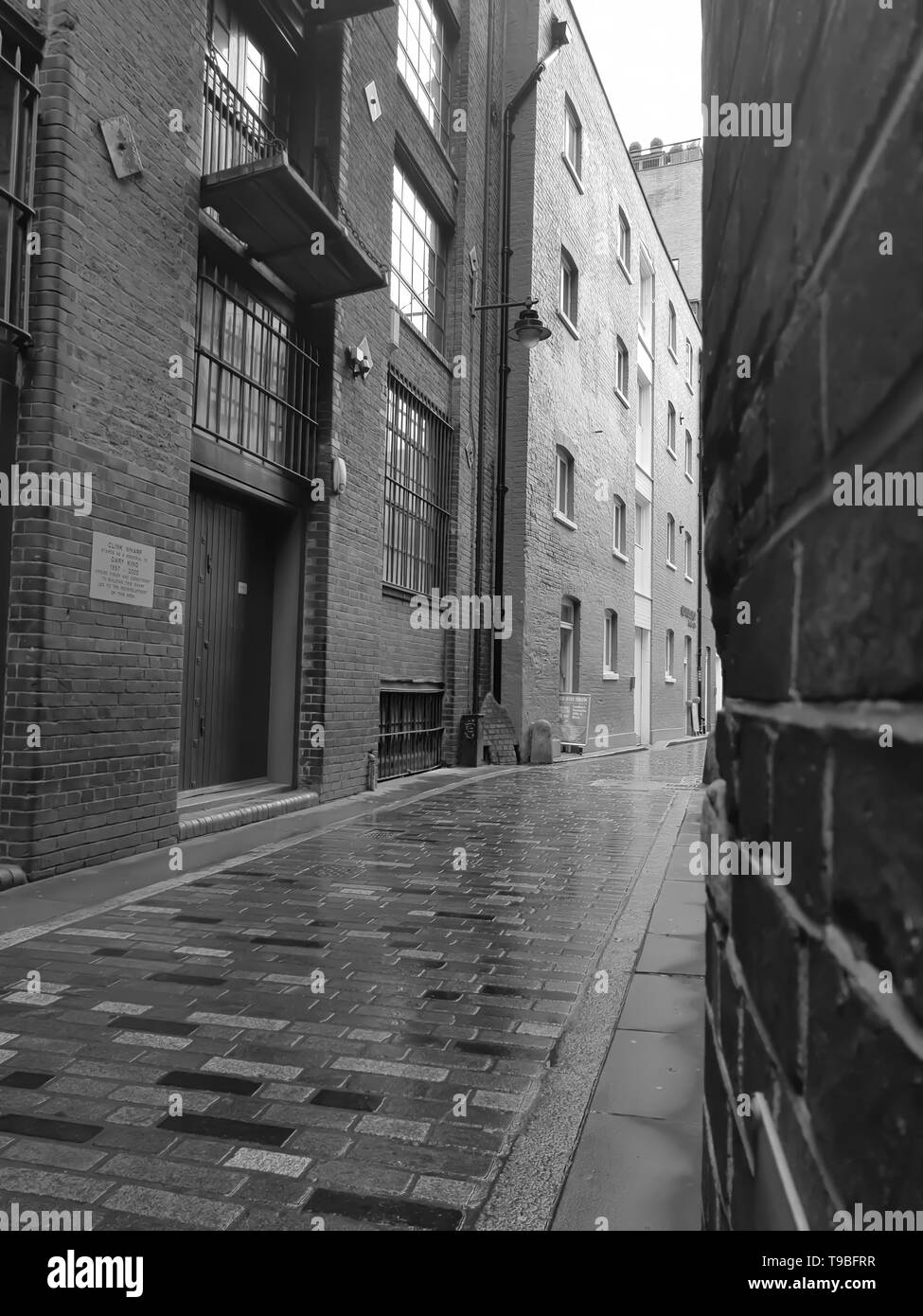 Urban walk way Stock Photo - Alamy