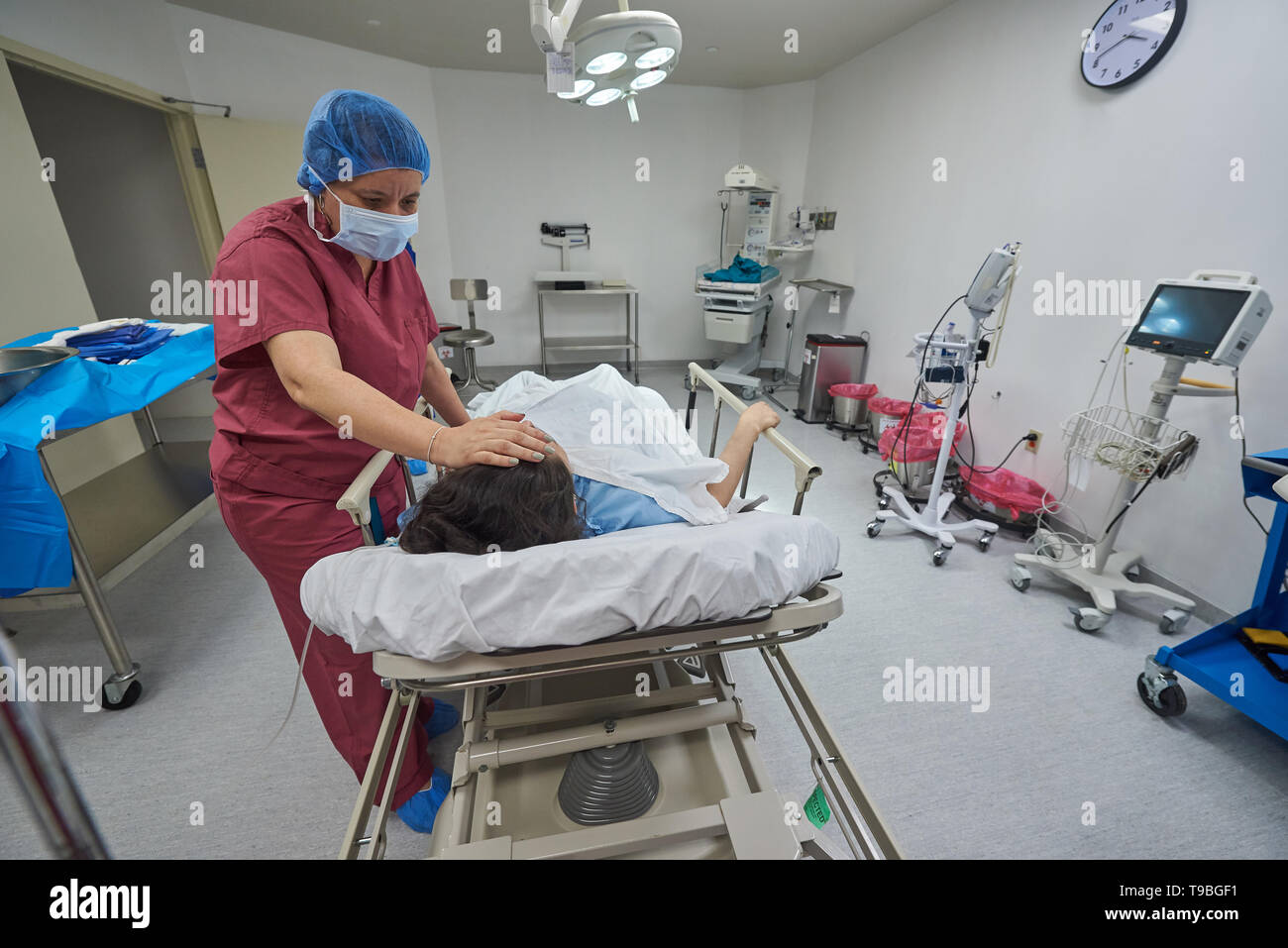 Nurse give anesthesia to patient in clean bright surgery room Stock ...