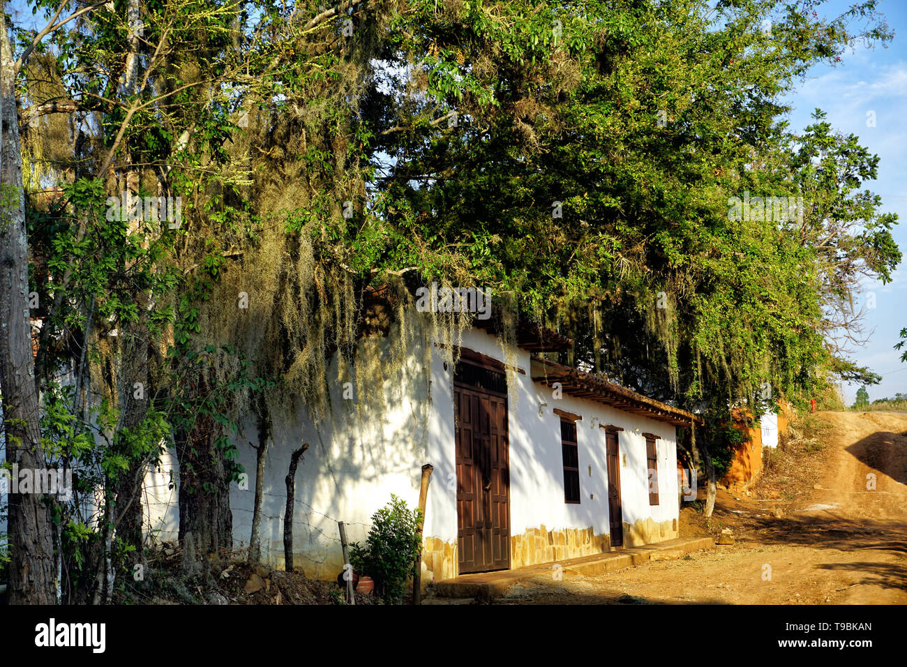 Unpaved street hi-res stock photography and images - Alamy