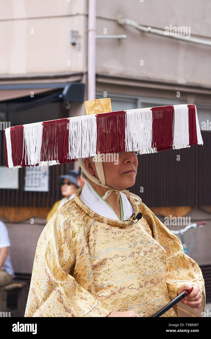 Golden robes hi-res stock photography and images - Alamy