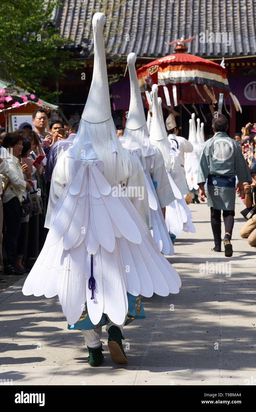 Young Japanese women dressed as egrets (白鷺, shirasagi, white heron) for ...