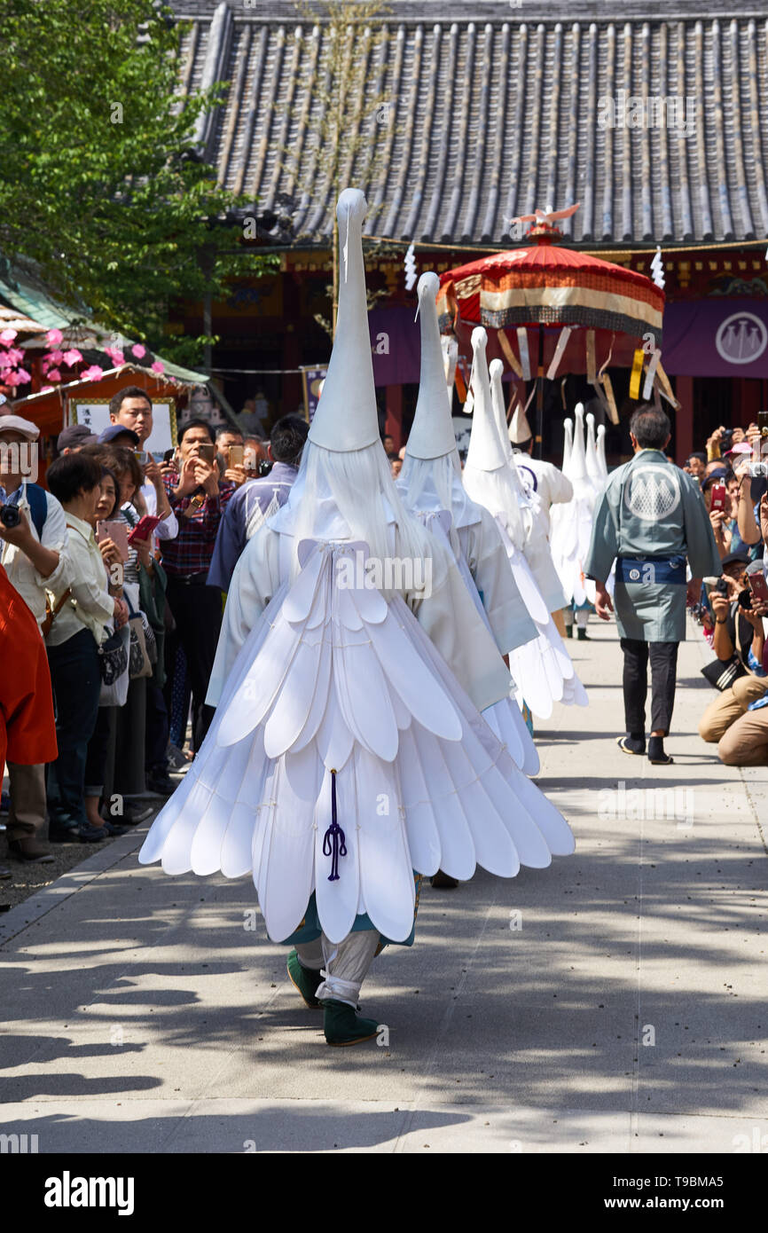 Young Japanese women dressed as egrets (白鷺, shirasagi, white heron) for ...