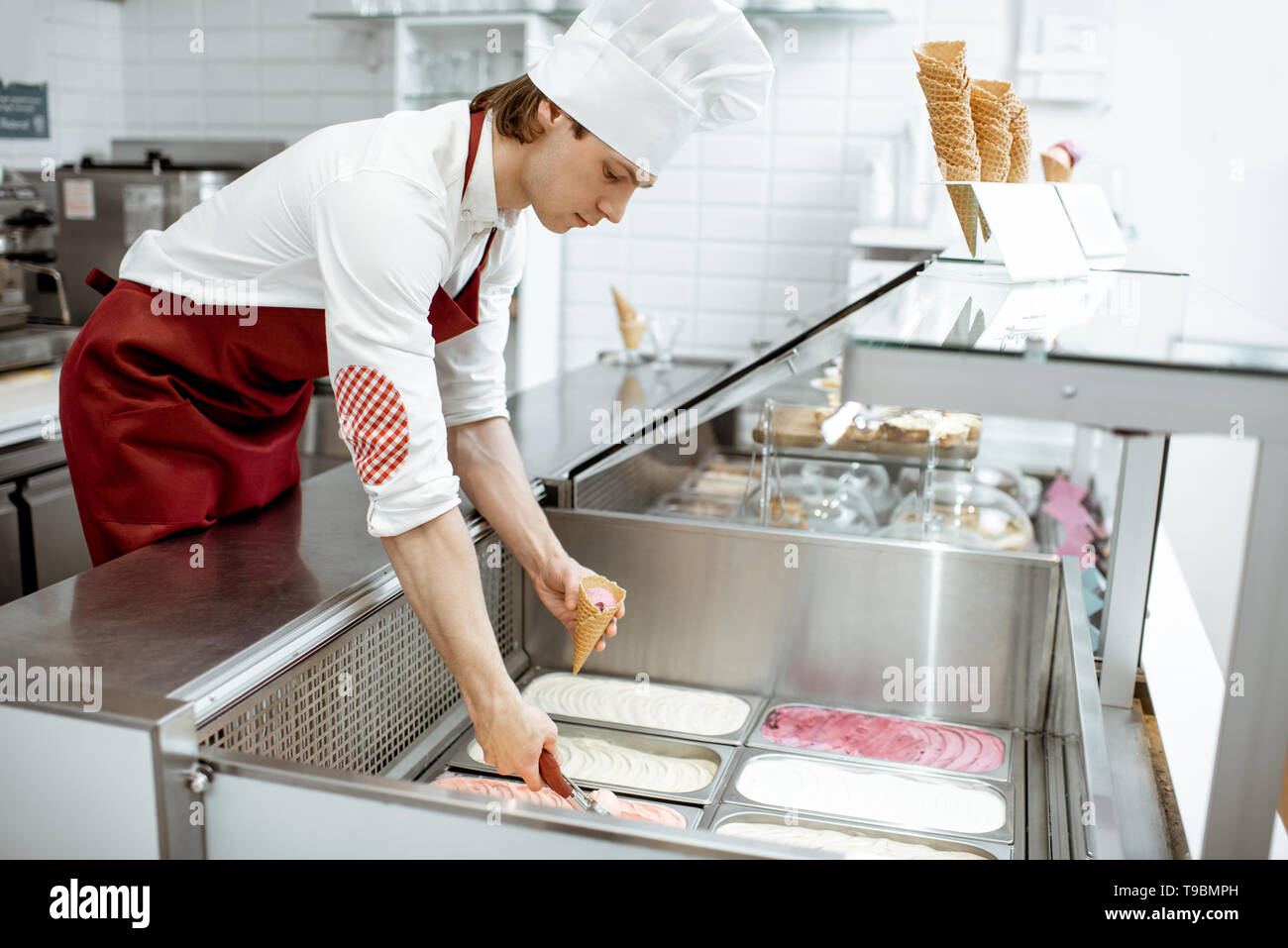 Professional ice cream maker hi-res stock photography and images - Alamy