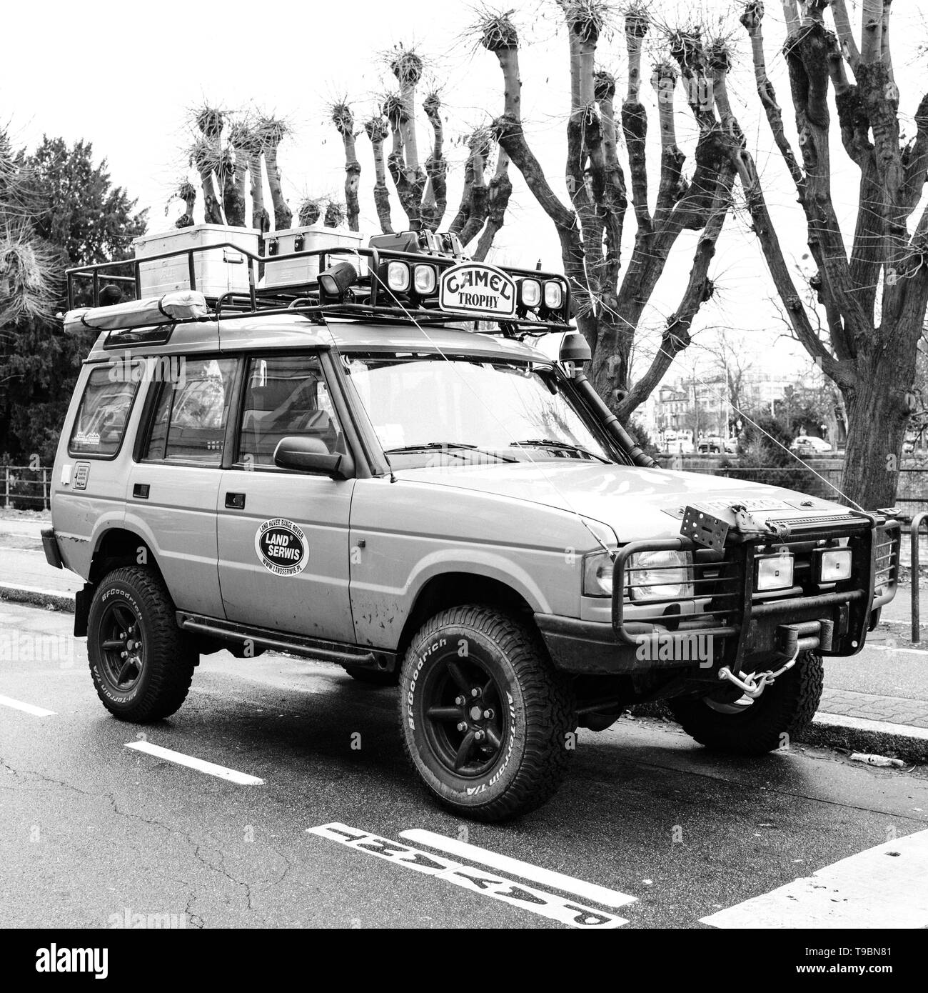 Camel trophy land rover defender hi-res stock photography and images ...