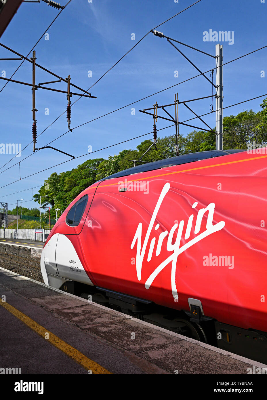 Virgin Trains Class 390 Pendolino 390 128 'City of Preston' with ...