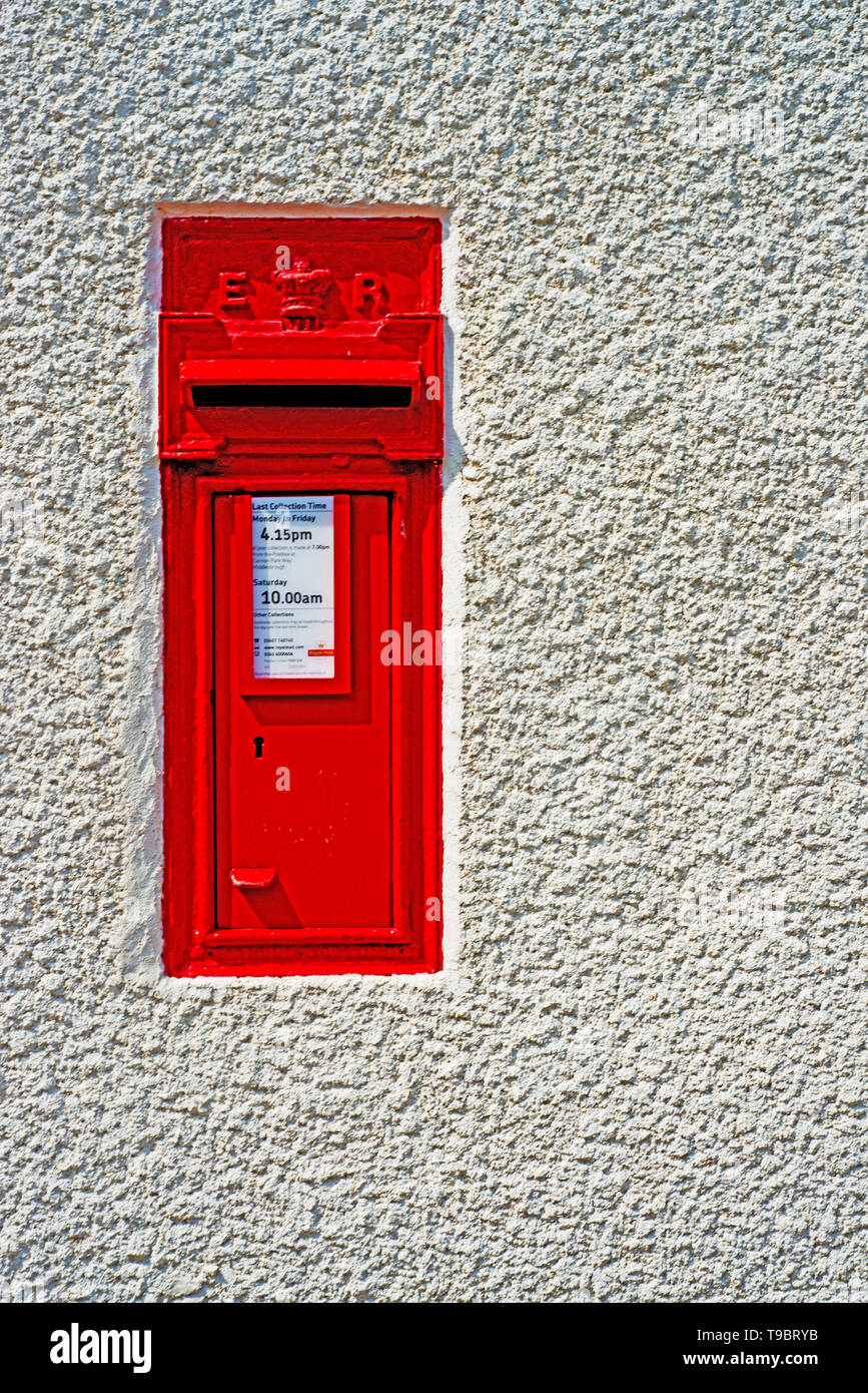 Er wall mounted post box hi-res stock photography and images - Alamy