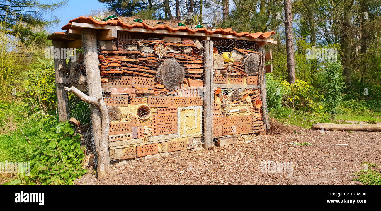 Bug hotels hi-res stock photography and images - Alamy