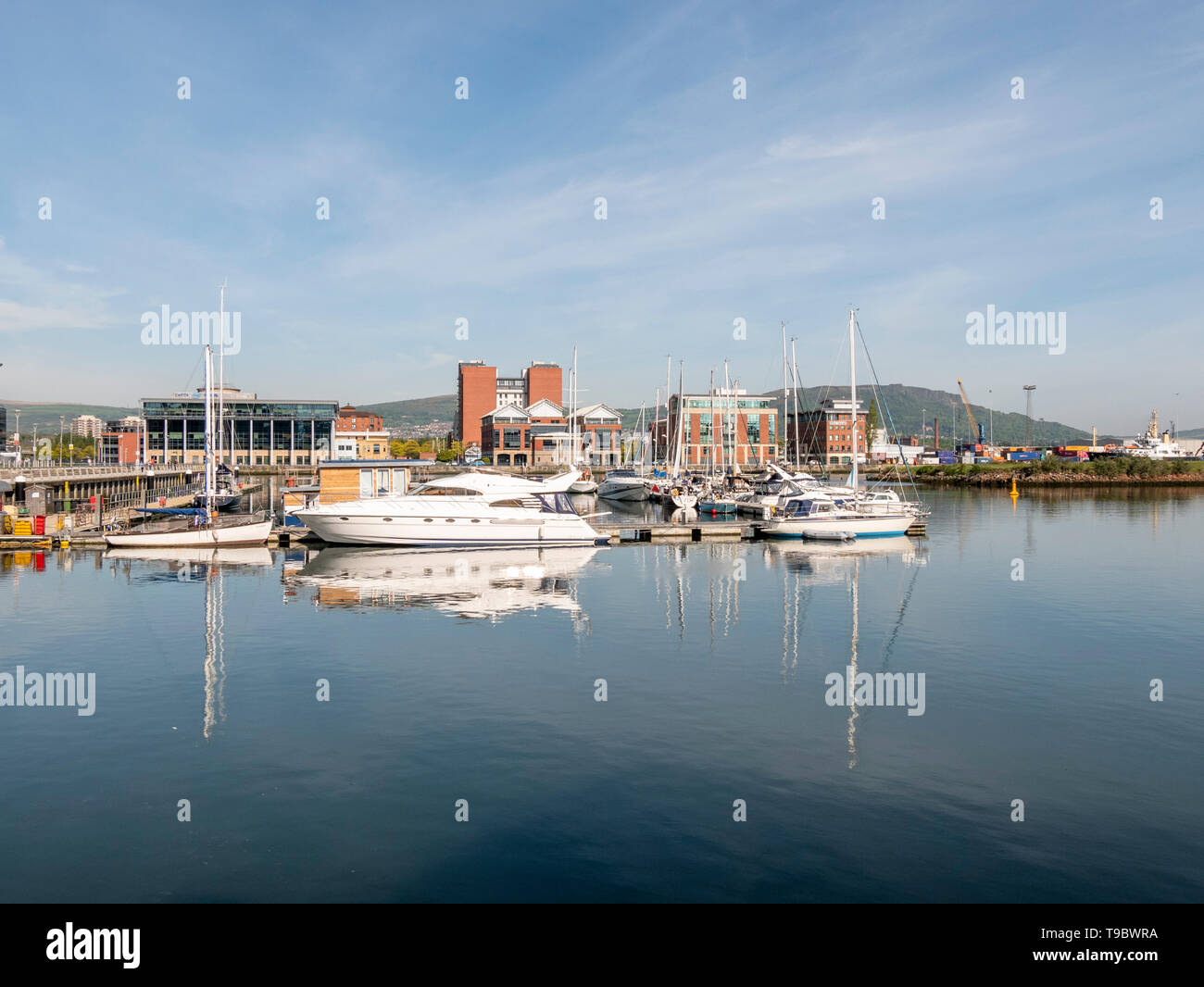 Belfast harbour boats hi-res stock photography and images - Alamy