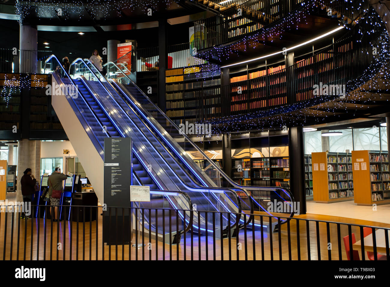 Birmingham city library interior hi-res stock photography and images ...