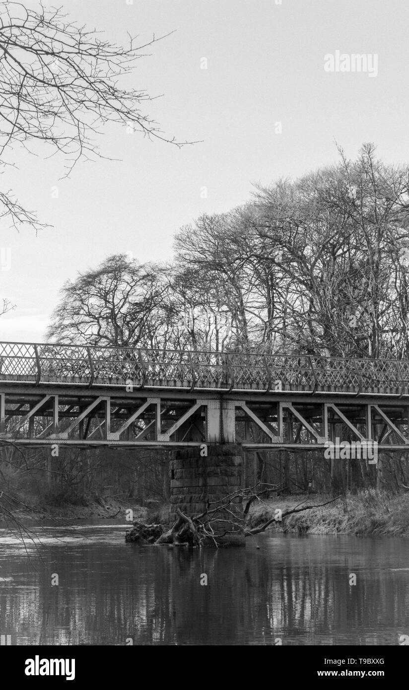 River don bridge Black and White Stock Photos & Images - Alamy