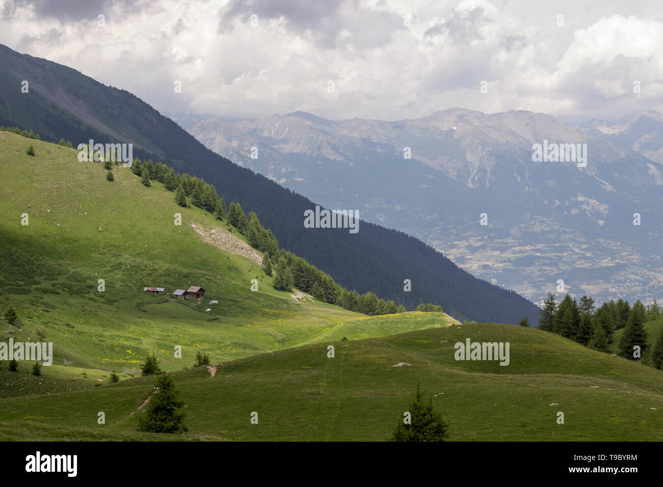 Cabin french alps summer hi-res stock photography and images - Alamy