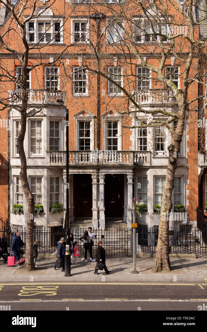 Buckingham Palace Road High Resolution Stock Photography and Images - Alamy