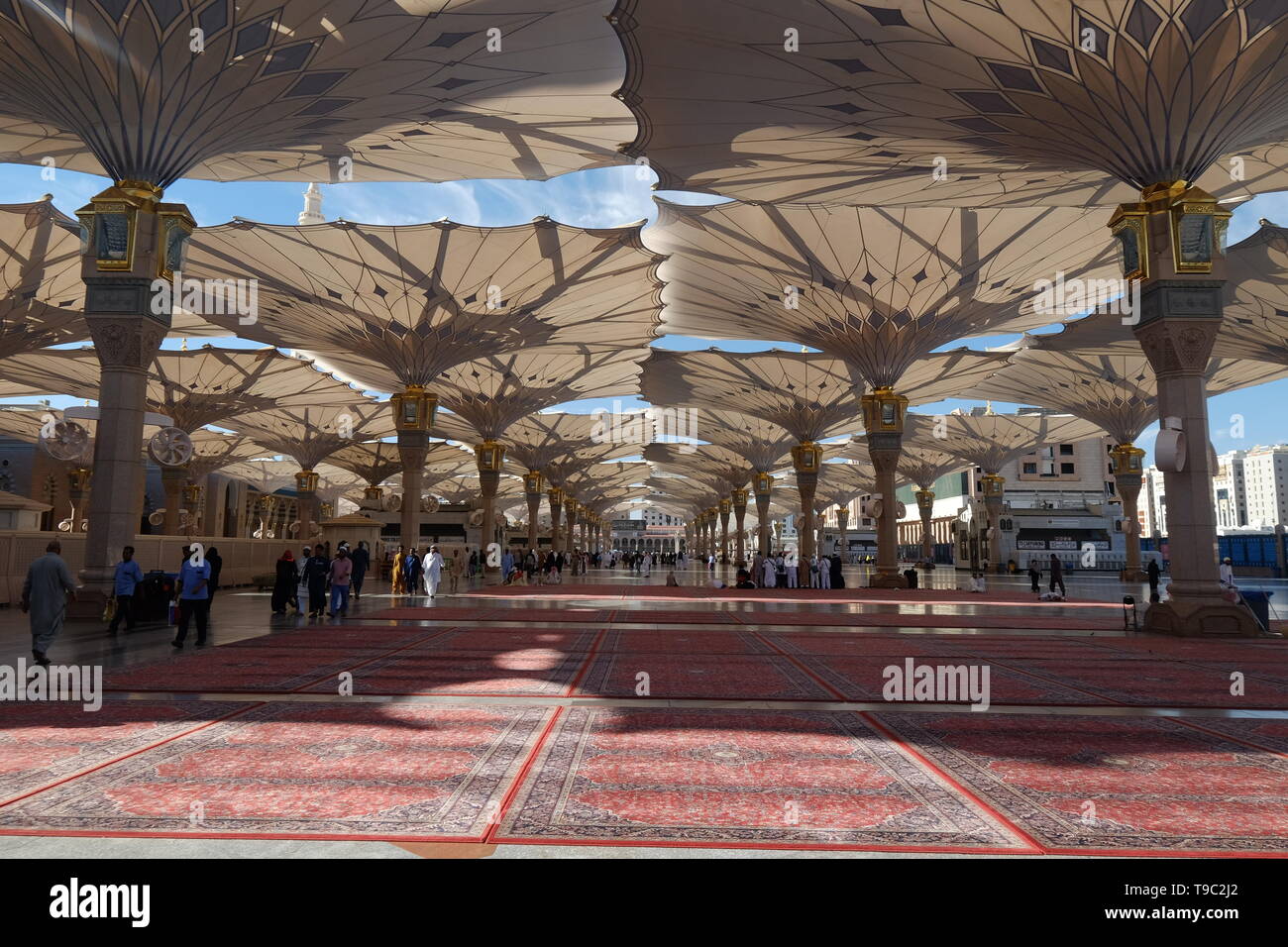 Masjid Nabawi merupakan masjid Rasulullah dan merupakan masjid suci ...