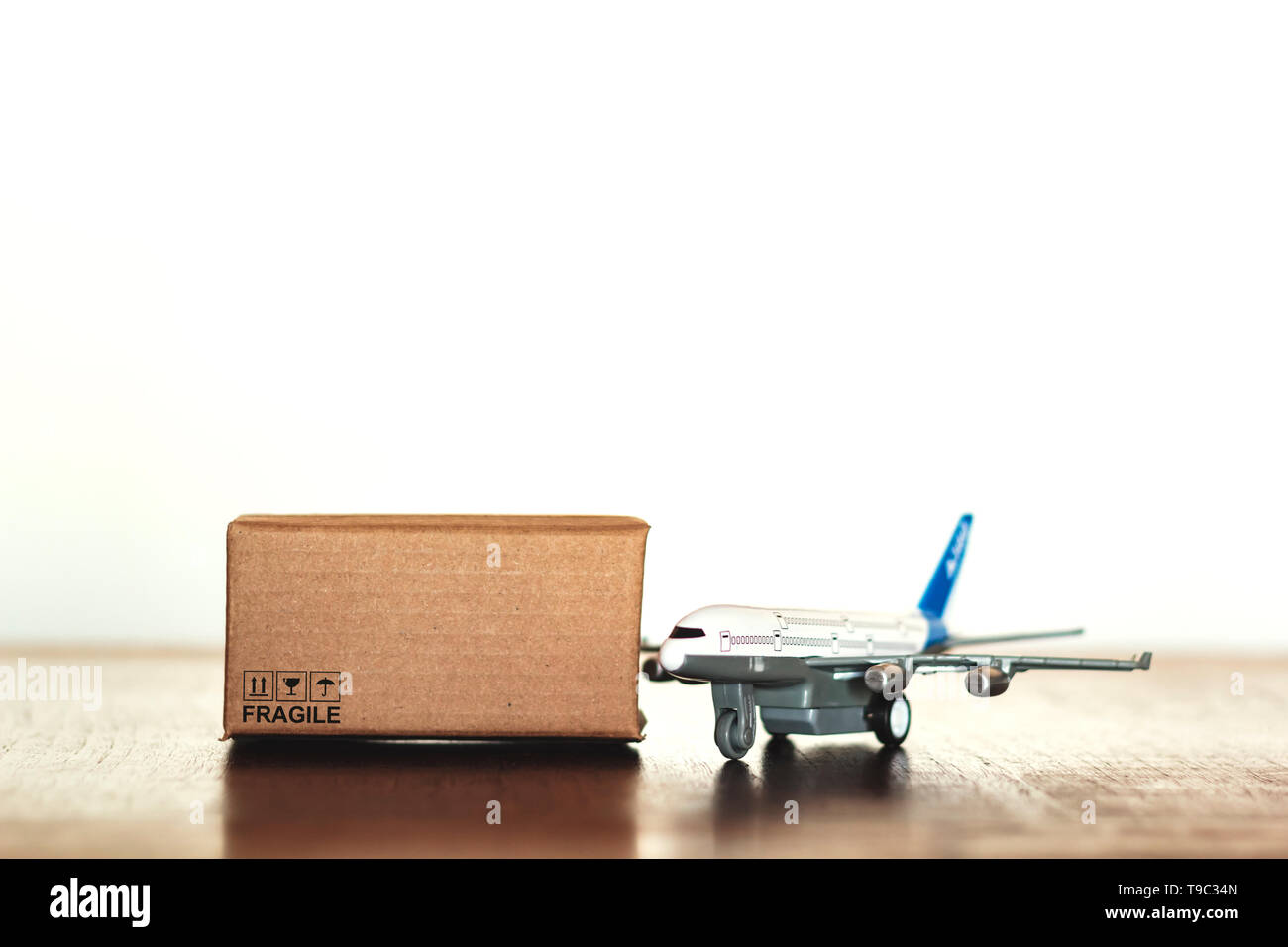 Airplane carton hi-res stock photography and images - Alamy