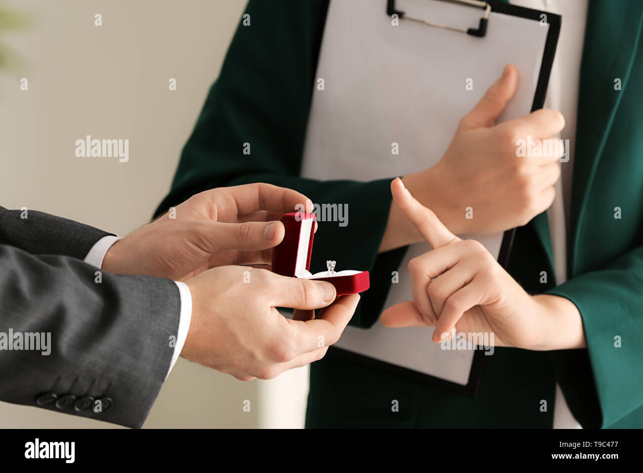 Young woman rejecting marriage proposal Stock Photo - Alamy