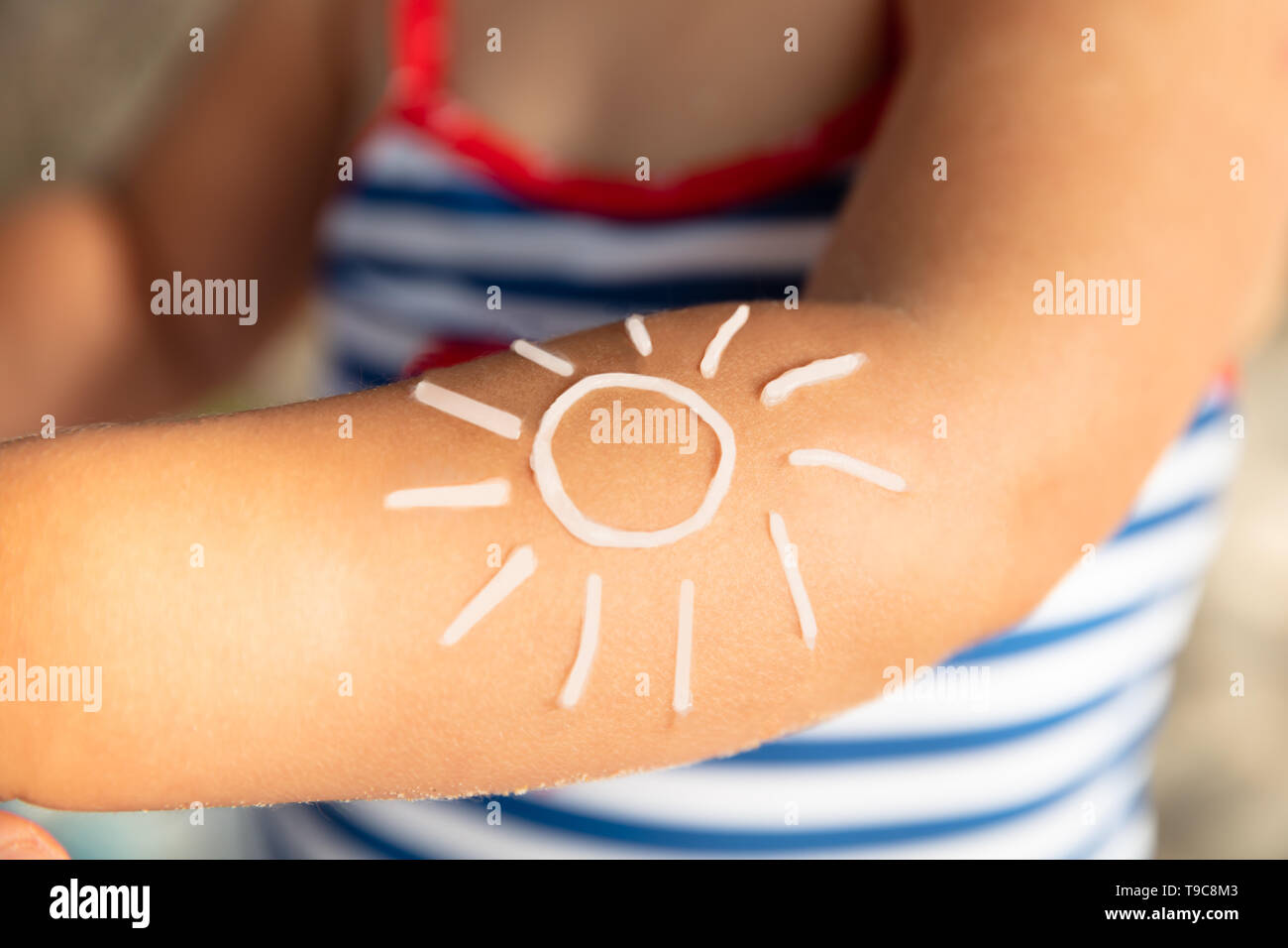 Overhead sun hi-res stock photography and images - Alamy