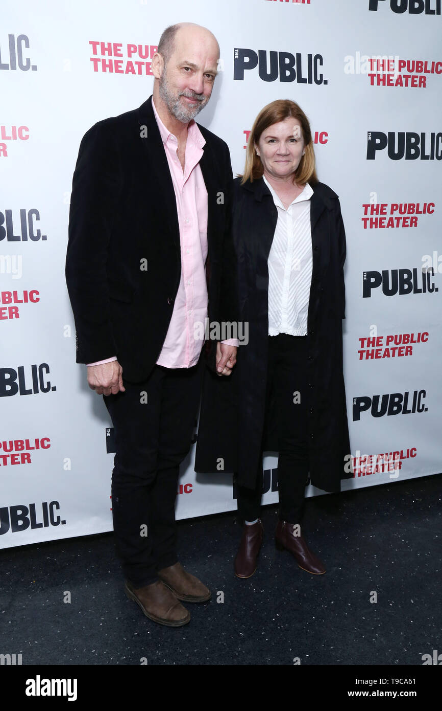 Anthony edwards mare winningham hi-res stock photography and images - Alamy