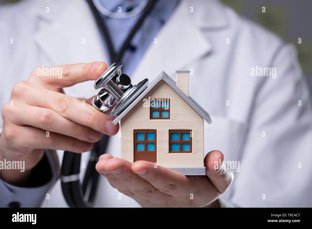 Male house doctors hi-res stock photography and images - Alamy
