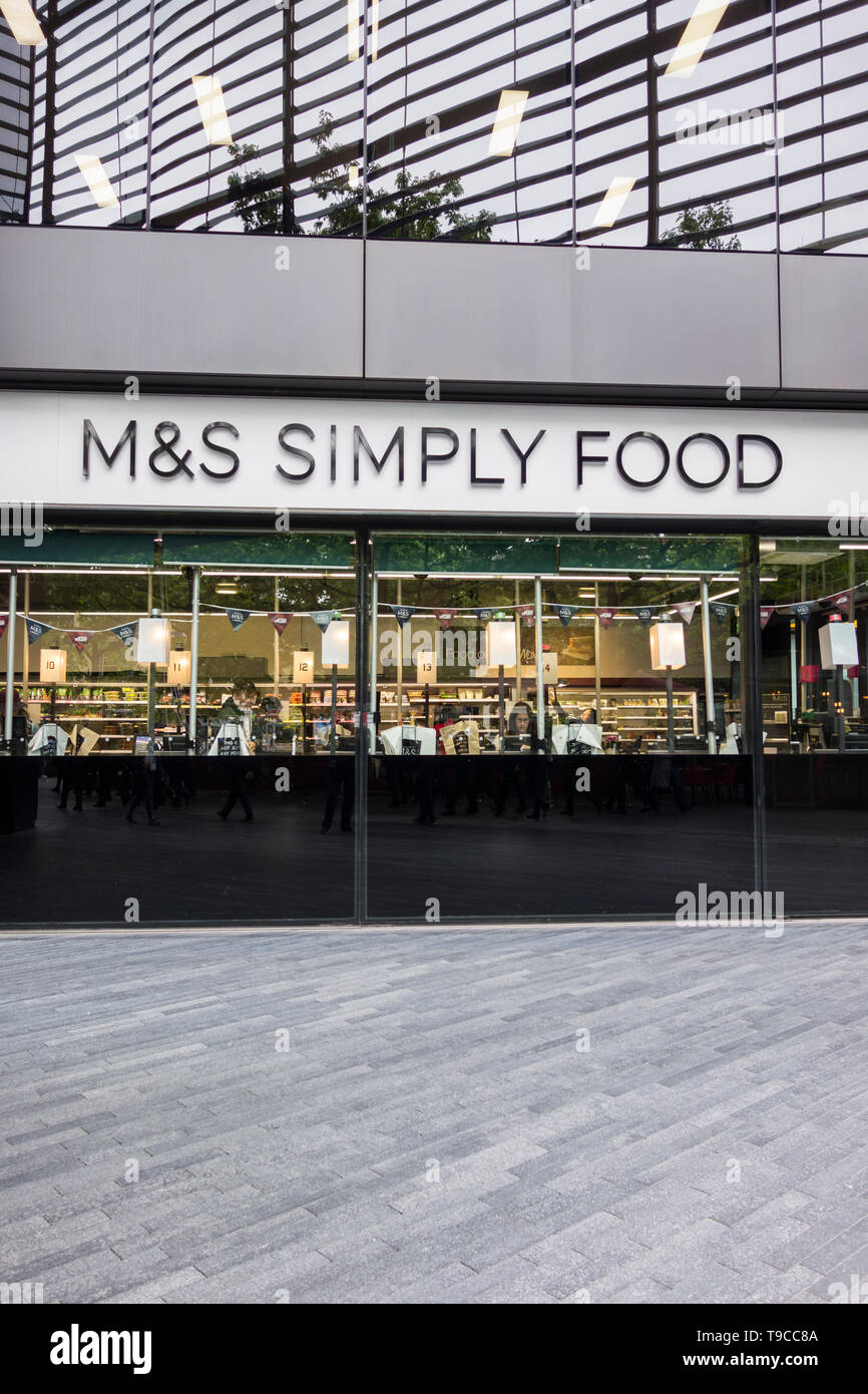 London marks spencer simply food hi-res stock photography and images ...