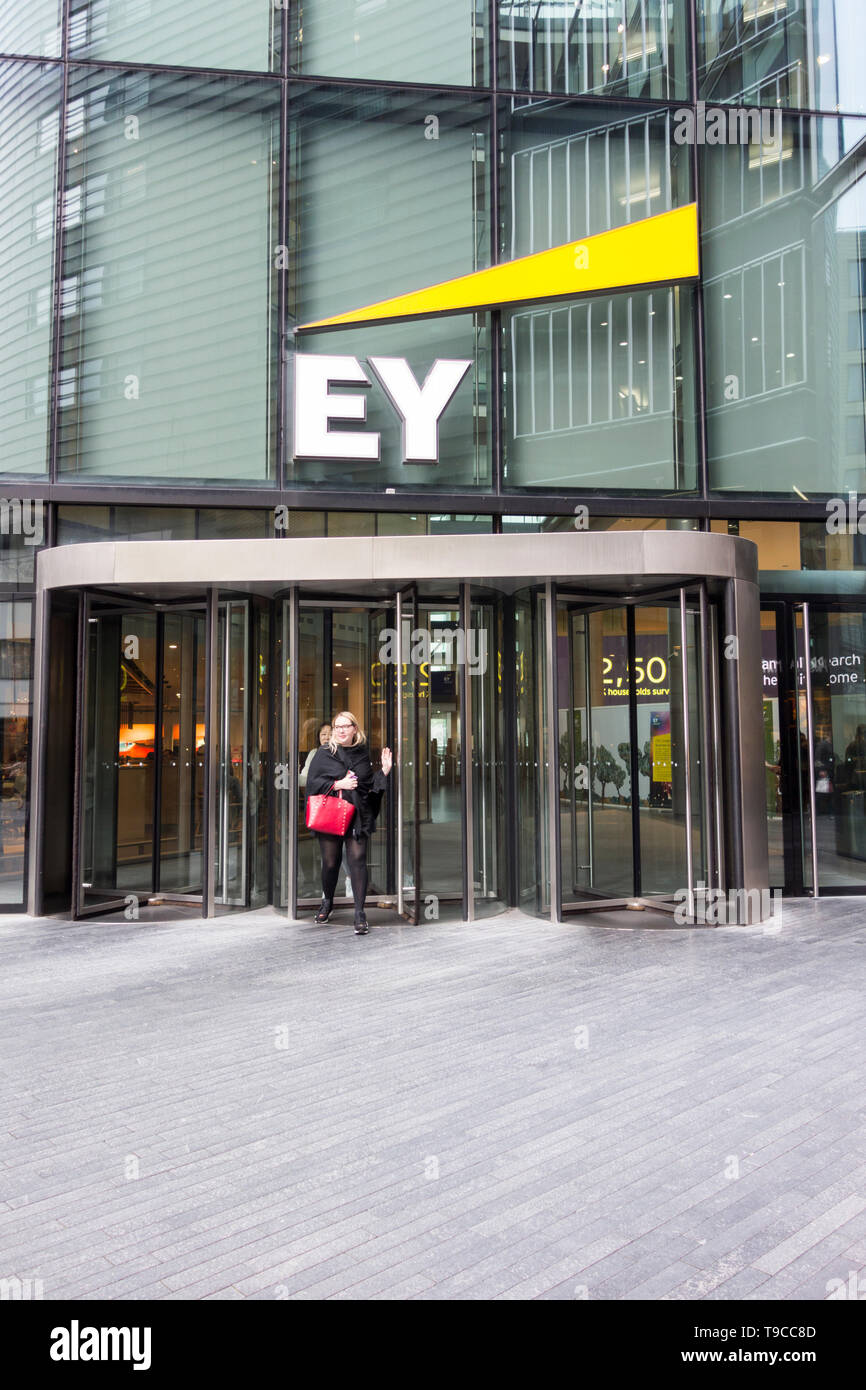 Ernst And Young Building Exterior High Resolution Stock Photography and ...