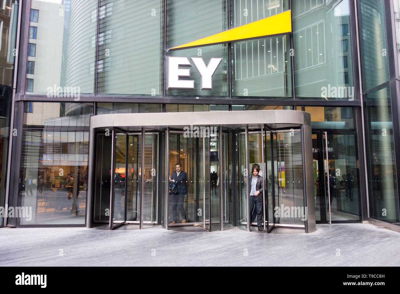 Ernst And Young Building Exterior High Resolution Stock Photography and ...
