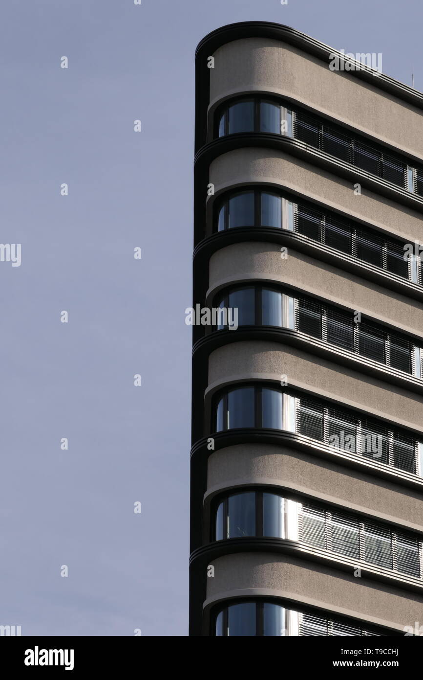 Round glass modern building hi-res stock photography and images - Alamy