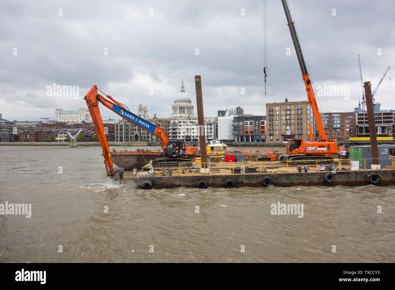Dredgers hi-res stock photography and images - Alamy
