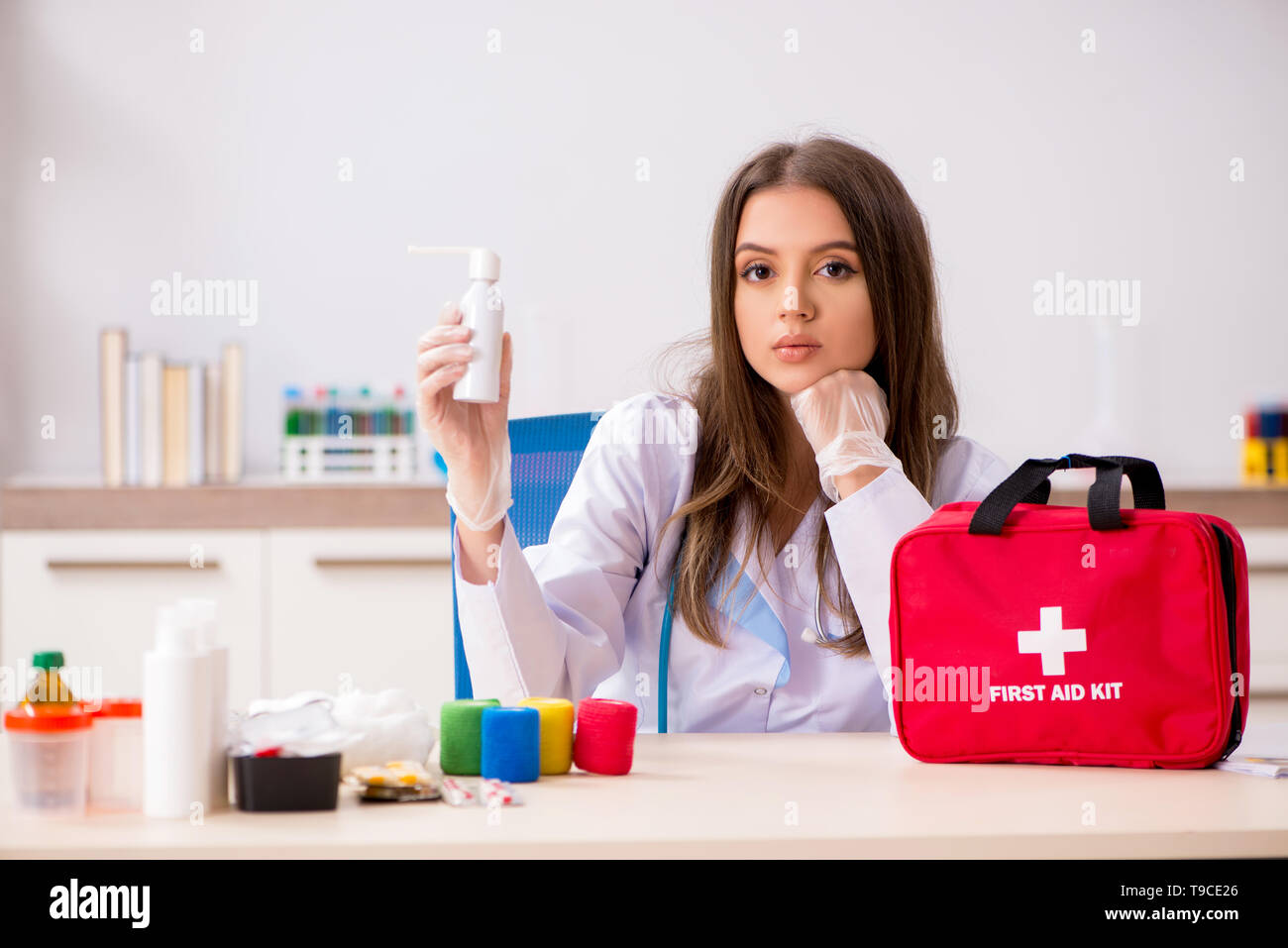 Female beautiful doctor with first aid bag Stock Photo - Alamy