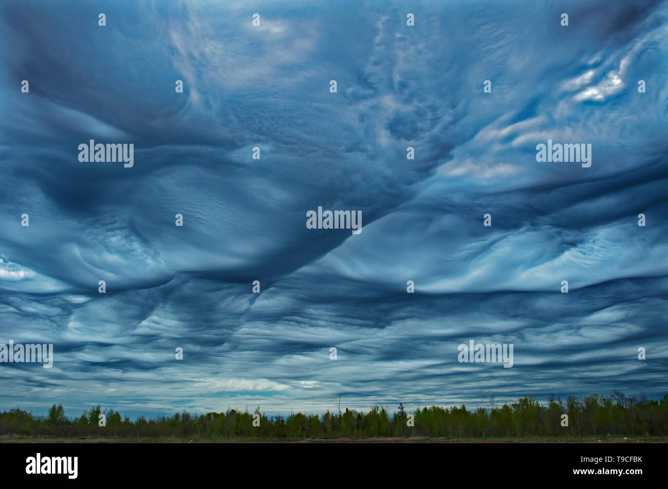 Asperitas clouds hi-res stock photography and images - Alamy