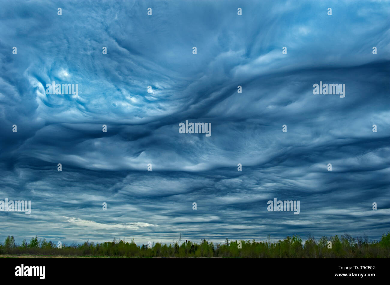 Asperitas clouds (formerly known as Undulatus asperatus) over Lake ...