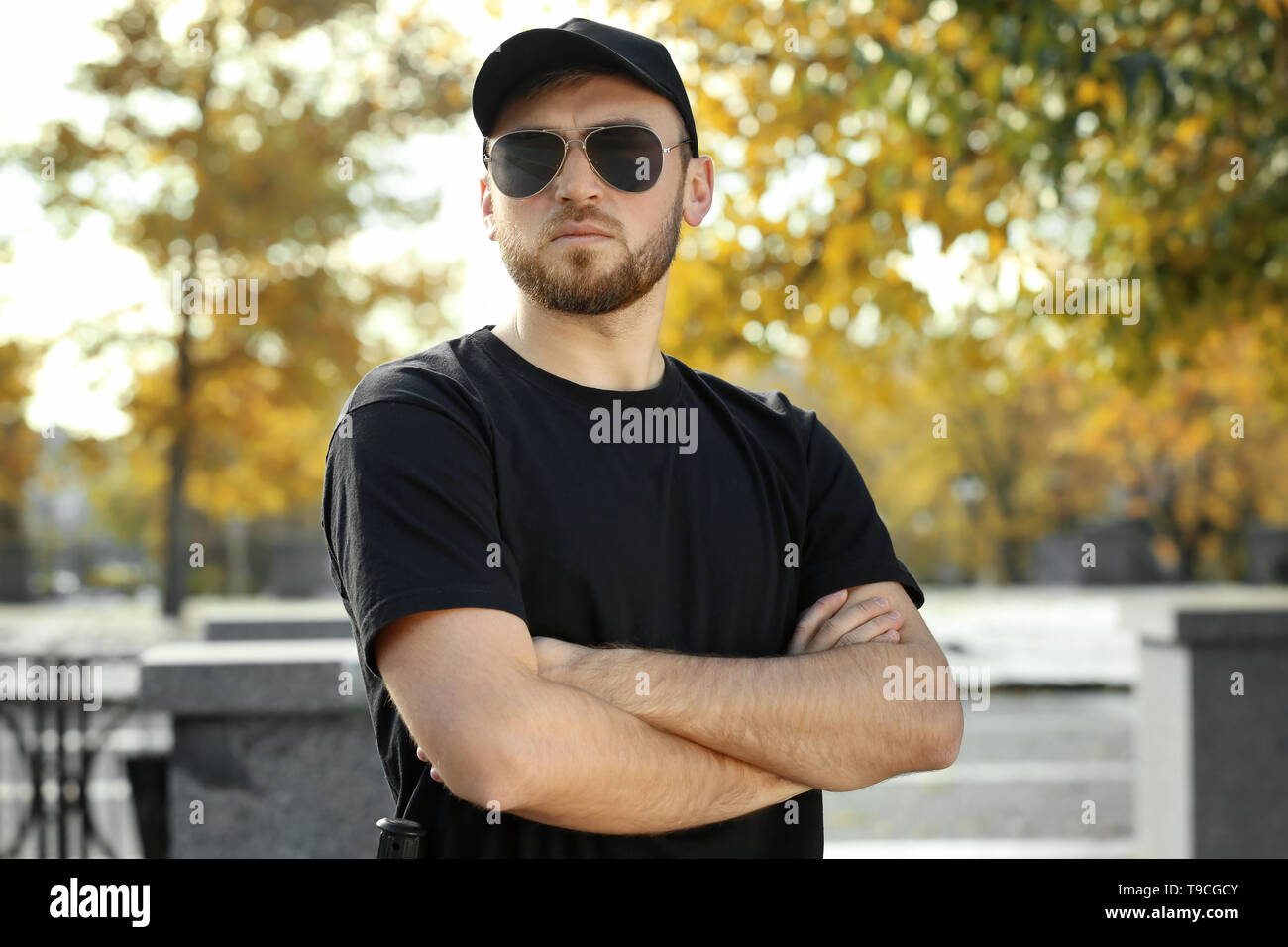 Security guard arms crossed hi-res stock photography and images - Alamy