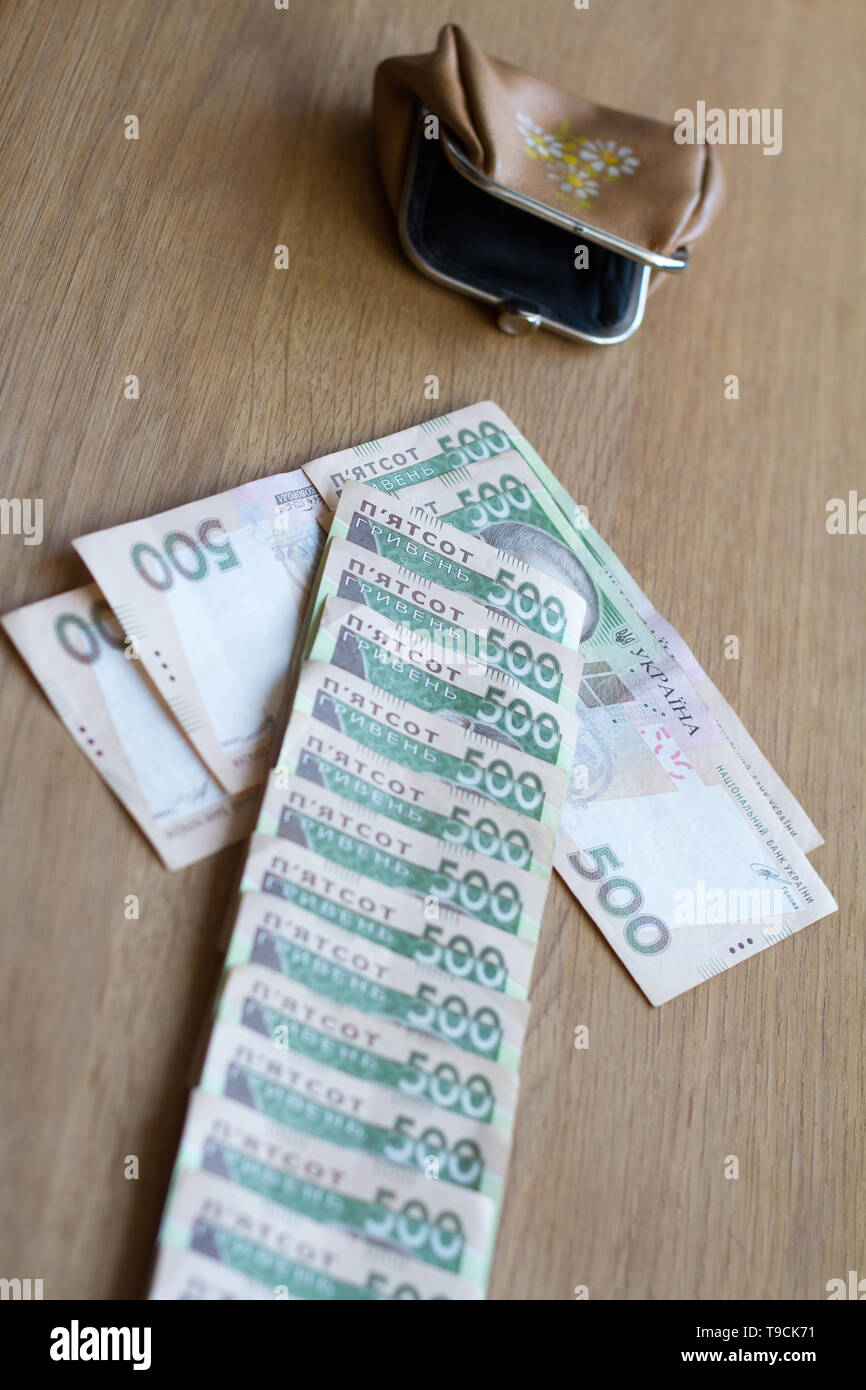 The arrow from the bills of the Ukrainian currency shows the direction ...