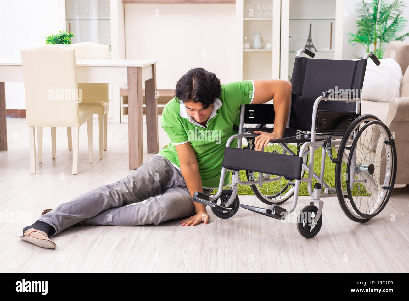 Fall falling wheelchair disabled hi-res stock photography and images ...
